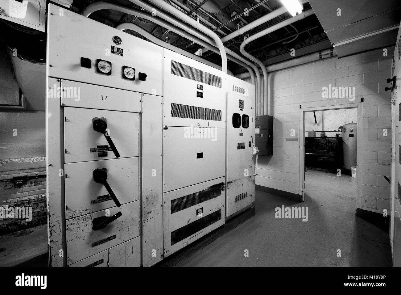 High voltage switch room electricity hi-res stock photography and ...