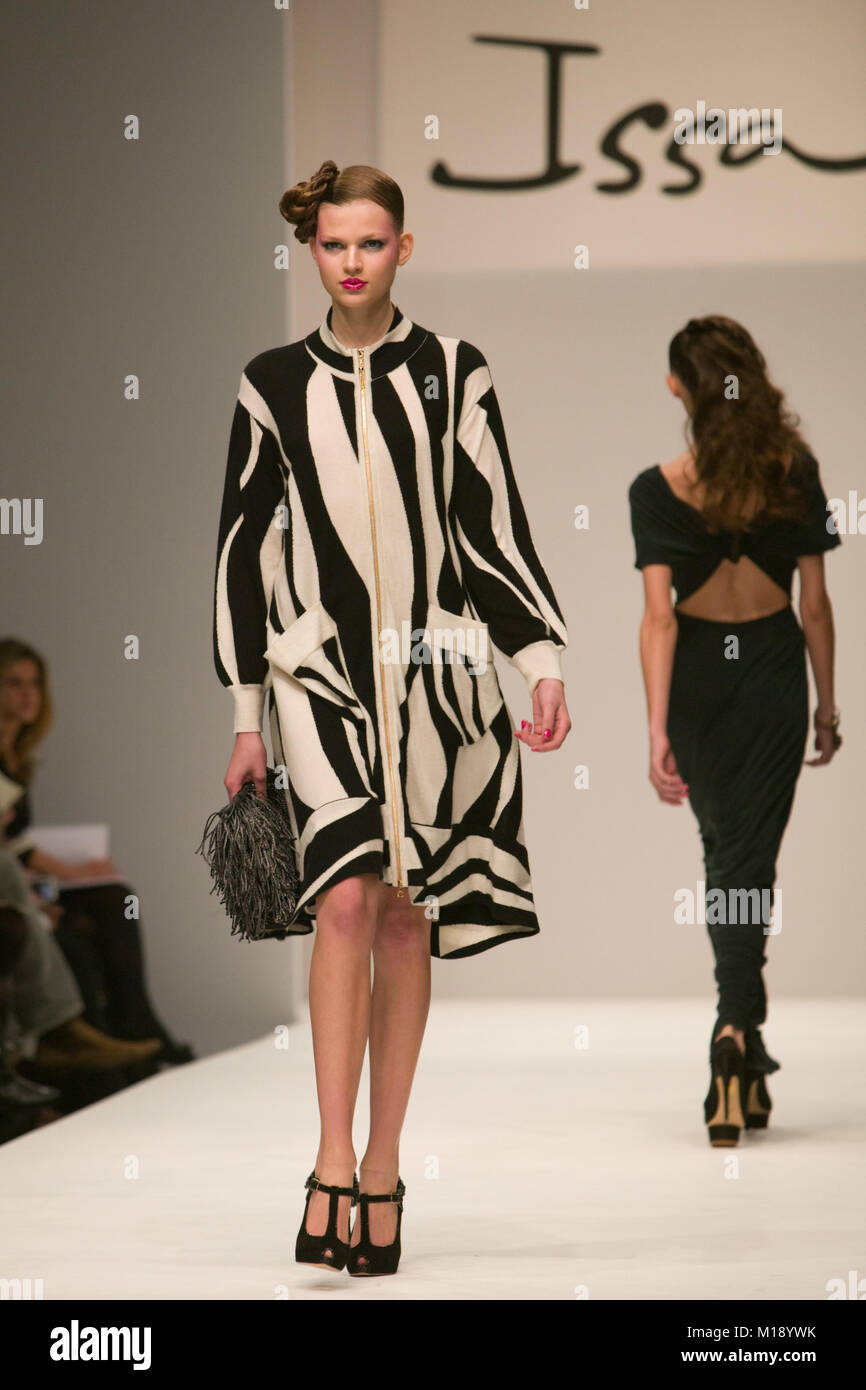 Issa catwalk london fashion week hi-res stock photography and images ...