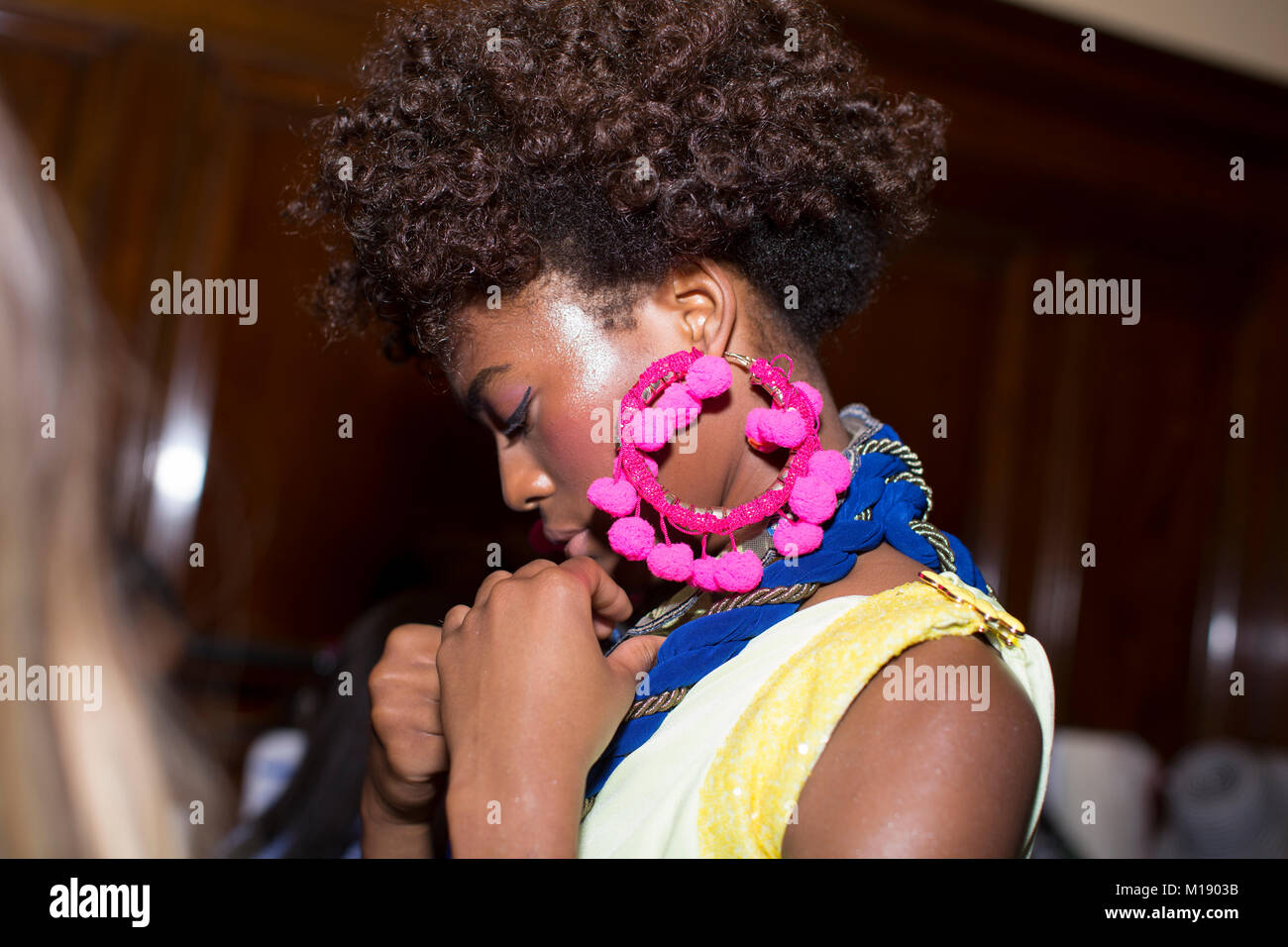 Backstage fashion show hi-res stock photography and images - Alamy