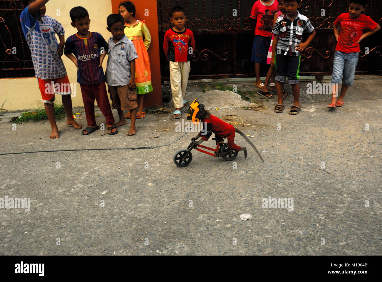 Motorcycle stunt circus hi-res stock photography and images - Alamy