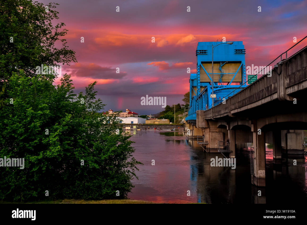 Lewiston clarkston bridge hi-res stock photography and images - Alamy