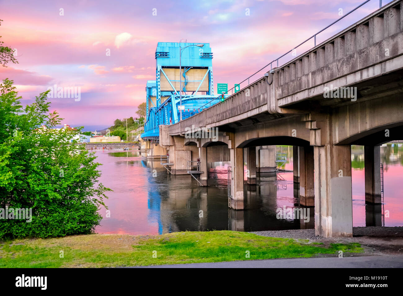 Lewiston - Clarkston blue bridge against sky with pink clouds Stock ...