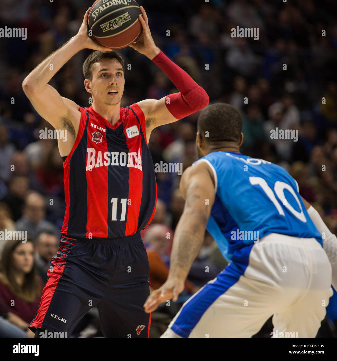 Matt Janning (L) during Baskonia victory over Movistar Estudiantes (87 ...