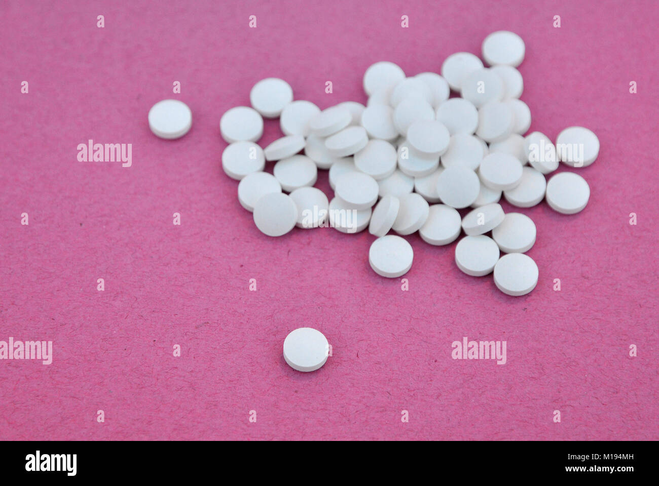 Vitamin tablets close up pile hi-res stock photography and images - Alamy