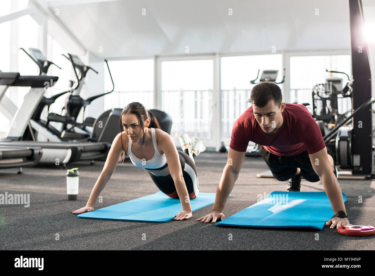 Fitness couple muscular hi-res stock photography and images - Alamy