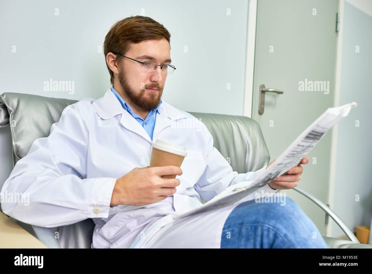 Doctor reading hi-res stock photography and images - Alamy
