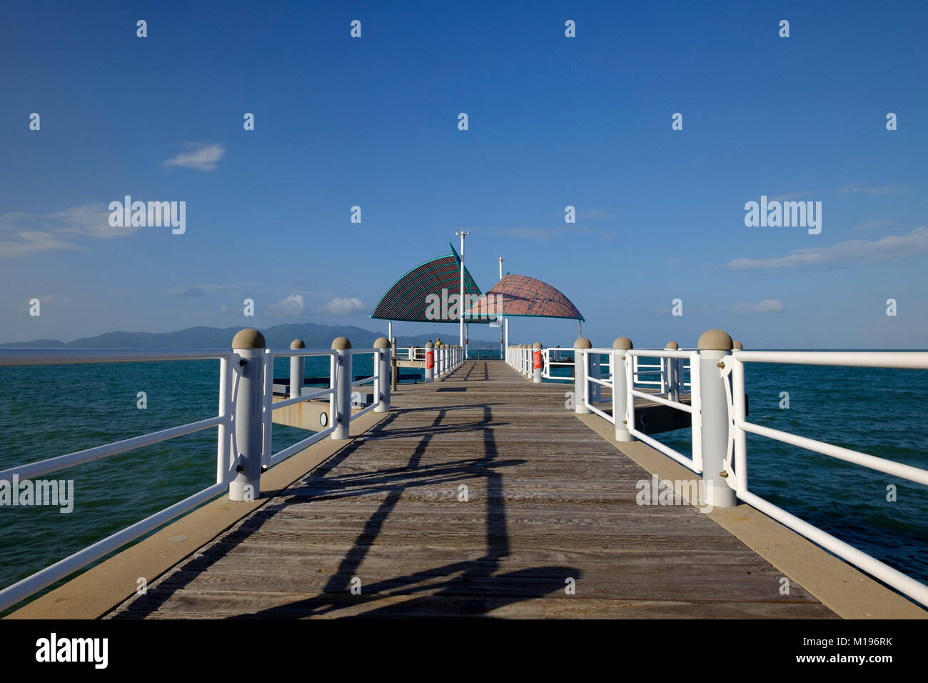 Strand pier townsville queensland hi-res stock photography and images ...