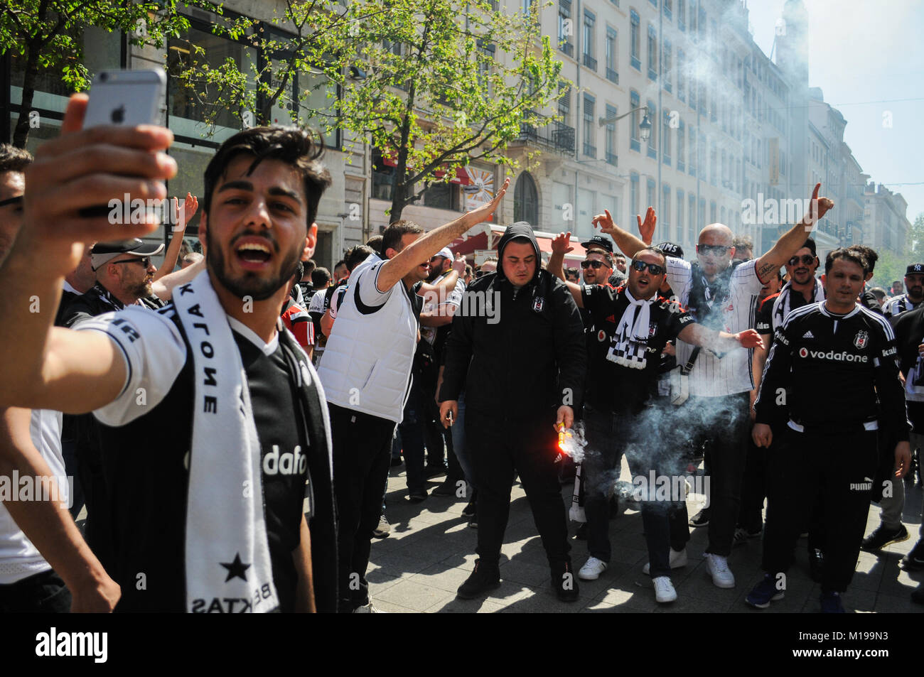 Europa League: Besiktas' fans celebrate in the streets of Lyon, hours ...