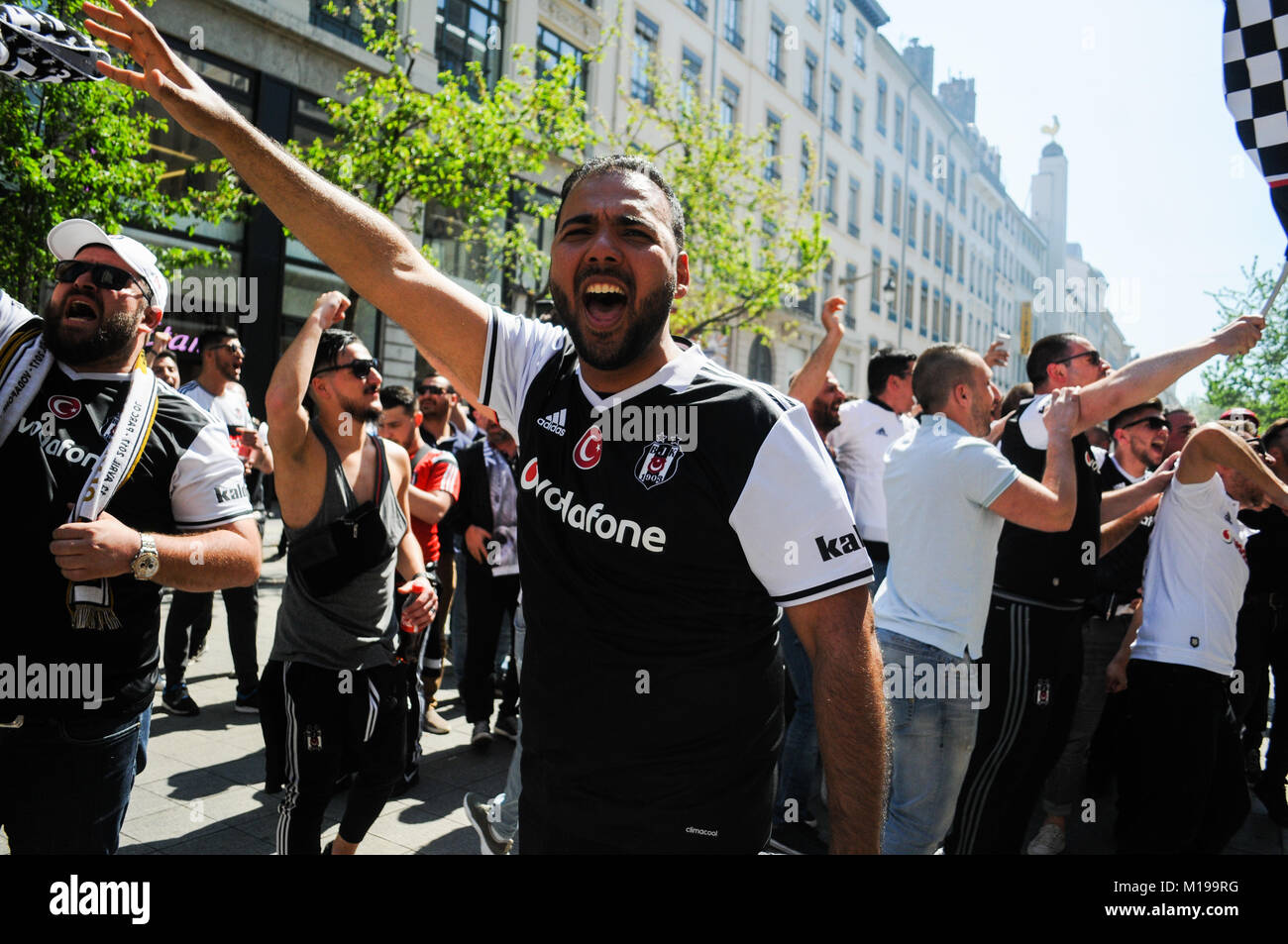 Europa League: Besiktas' fans celebrate in the streets of Lyon, hours ...