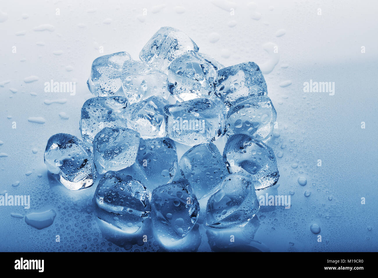 Large ice cubes hi-res stock photography and images - Alamy