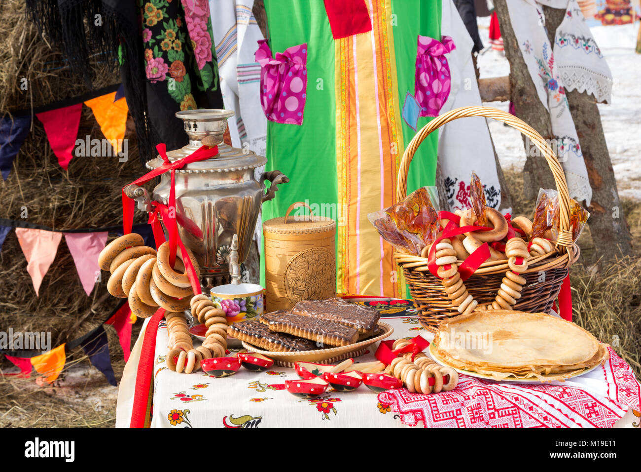 table with Russian folk desserts and samovar Stock Photo - Alamy