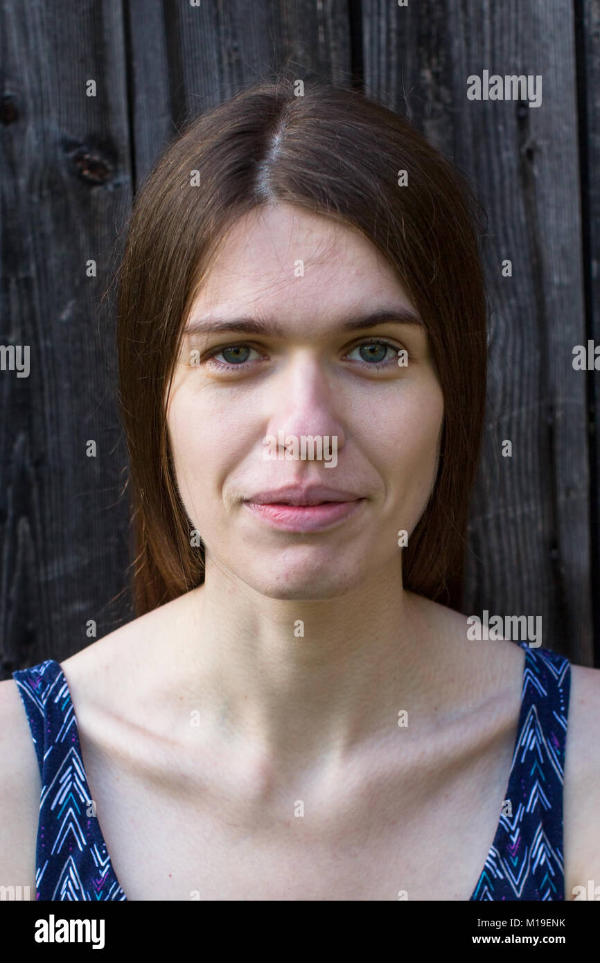 Woman frontal face beautiful hi-res stock photography and images - Alamy