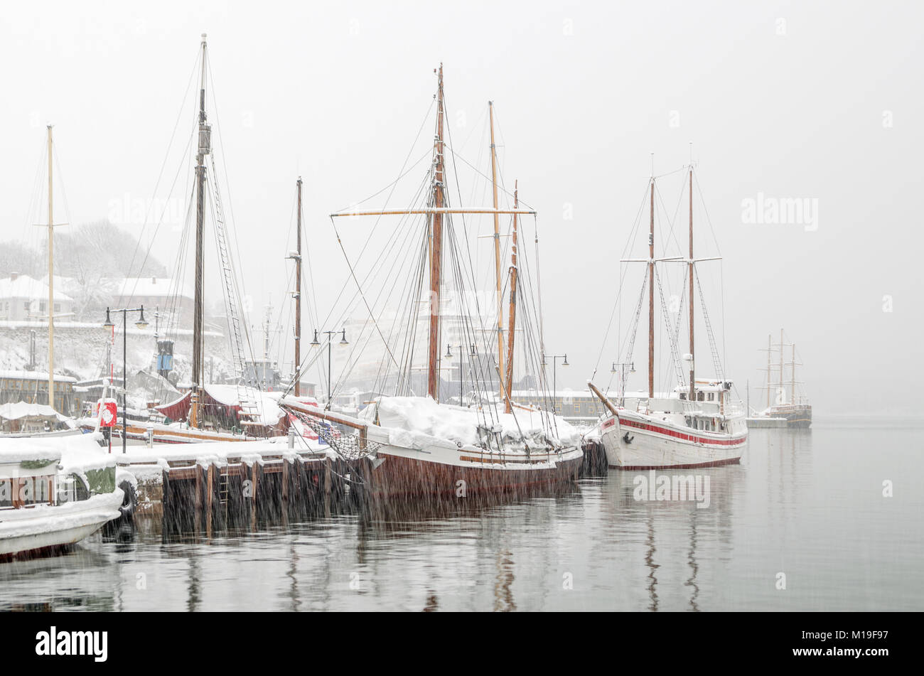 Sailing Ships Snow High Resolution Stock Photography and Images - Alamy