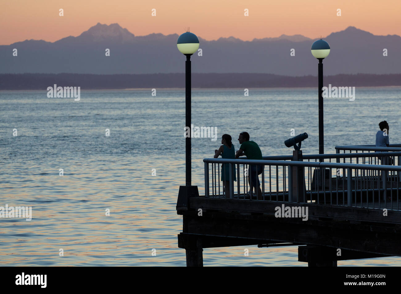 Horizontal seattle waterfront park hi-res stock photography and images ...