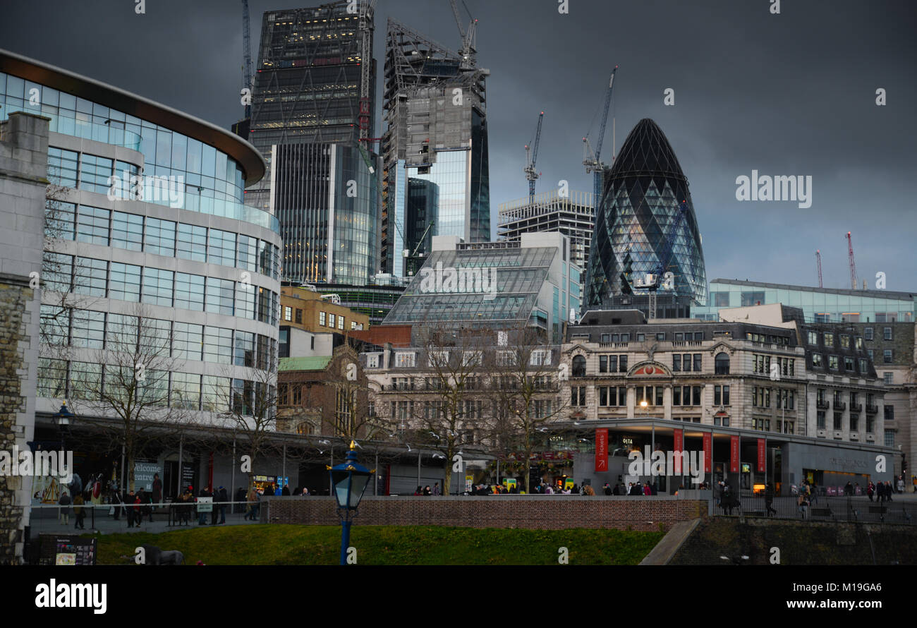 Modern city of london skyline hi-res stock photography and images - Alamy