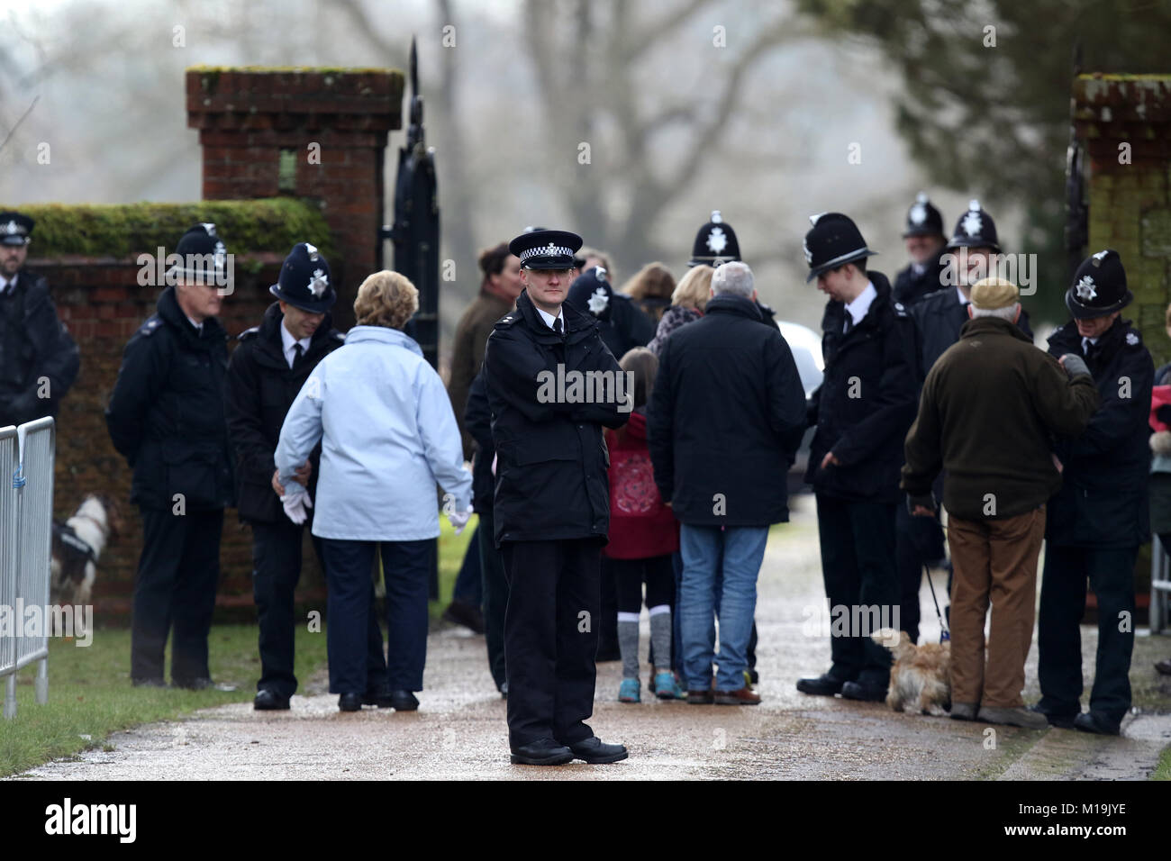 Police searching house uk hi-res stock photography and images - Alamy