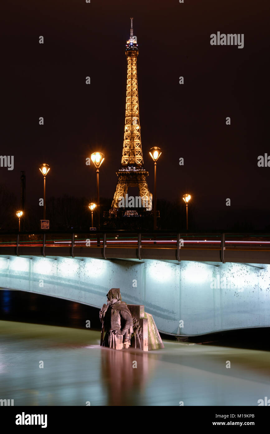 Paris. 28th Jan, 2018. A statue of Alma Bridge over the Seine River is ...
