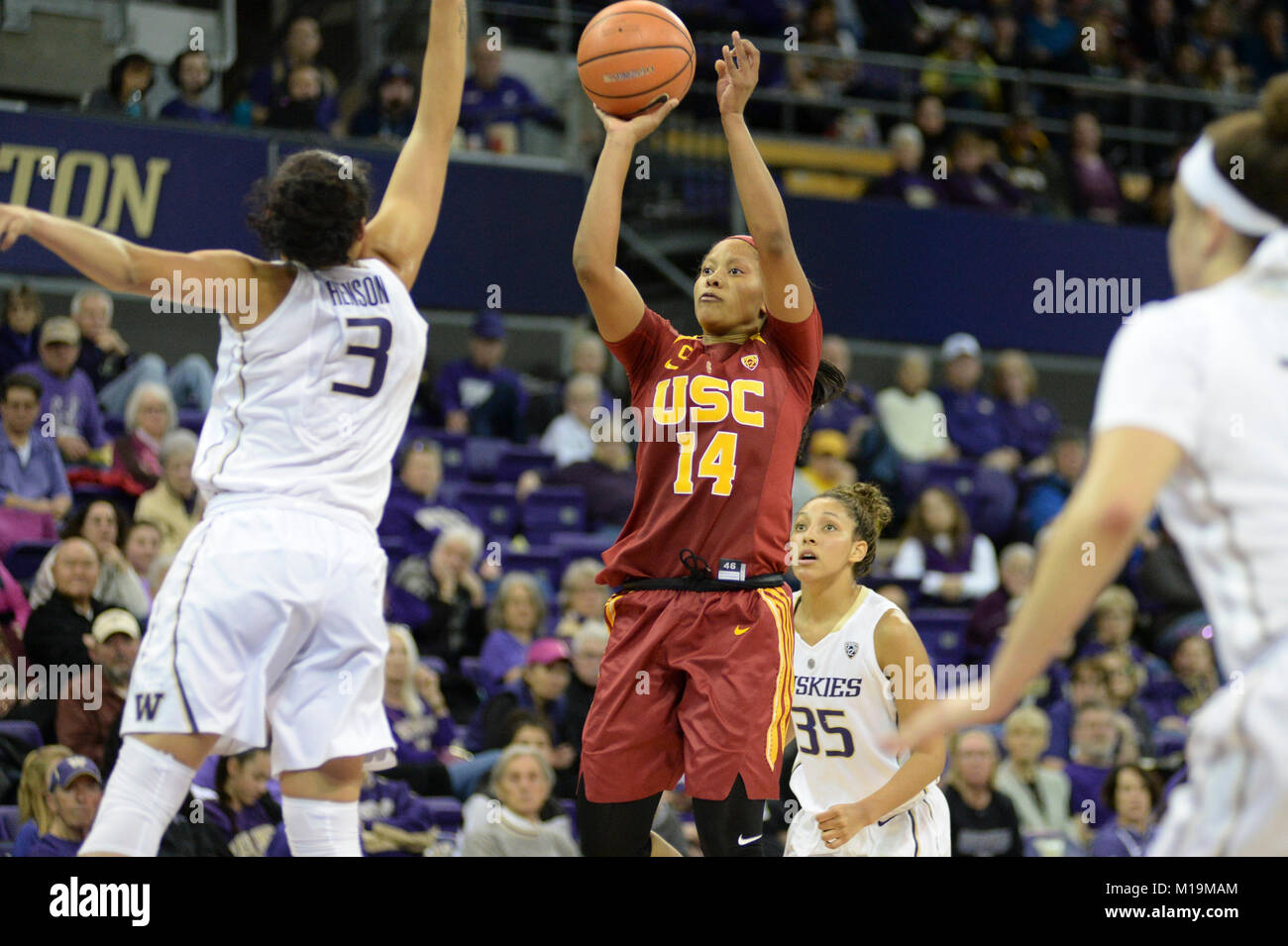 Seattle, WA, USA. 28th Jan, 2018. USC guard Sadie Edwardds (14) pulls ...