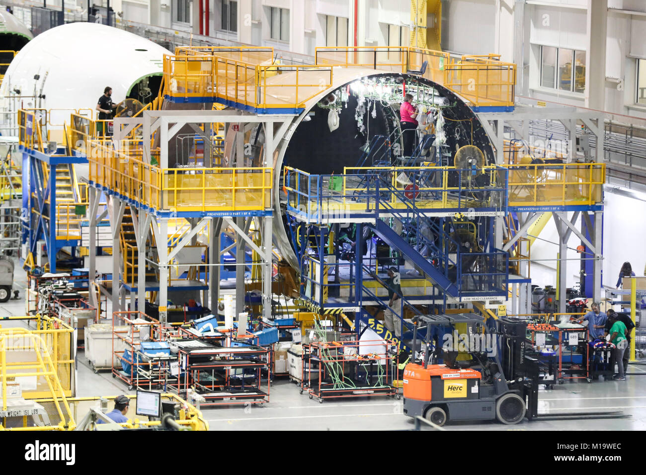 Boeing 787 dreamliner assembly hi-res stock photography and images - Alamy