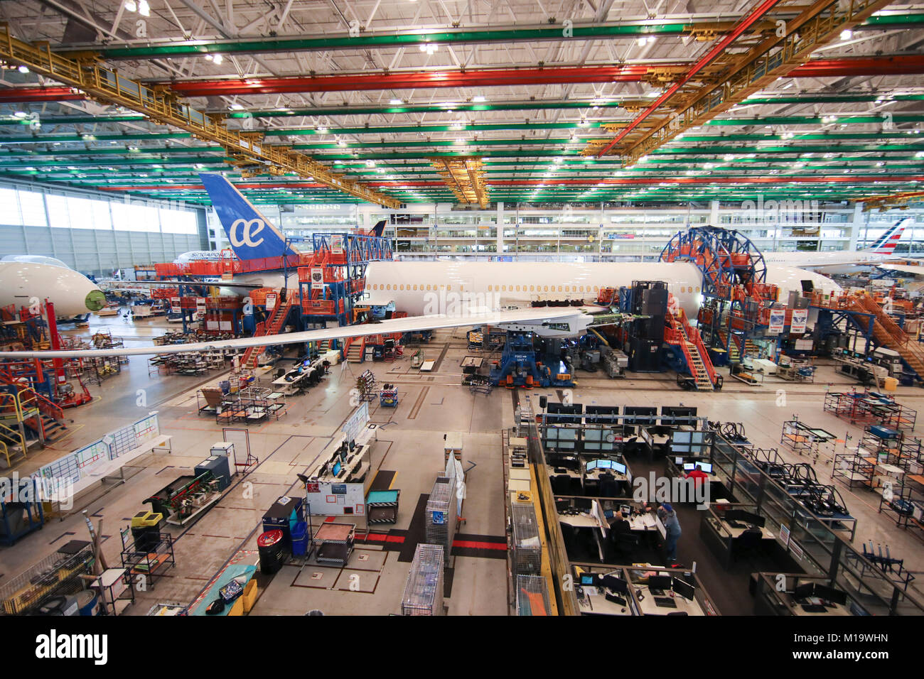 Boeing 787 dreamliner assembly hi-res stock photography and images - Alamy