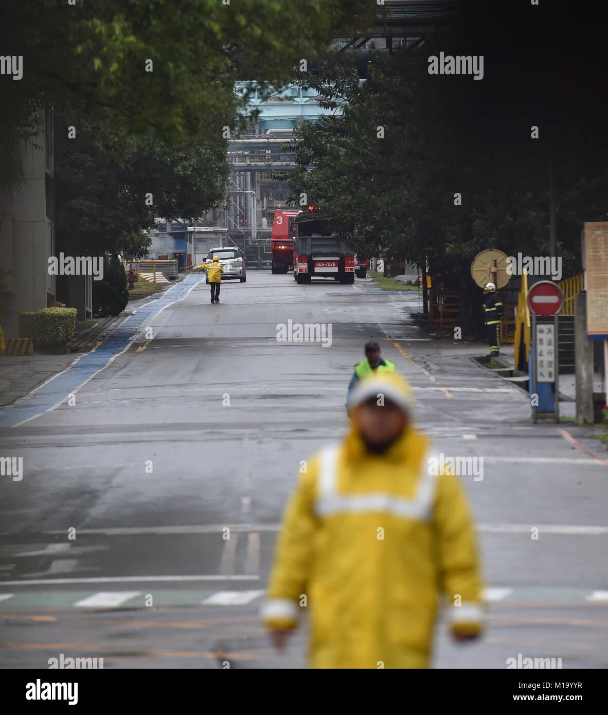 Oil refinery explosion hi-res stock photography and images - Alamy