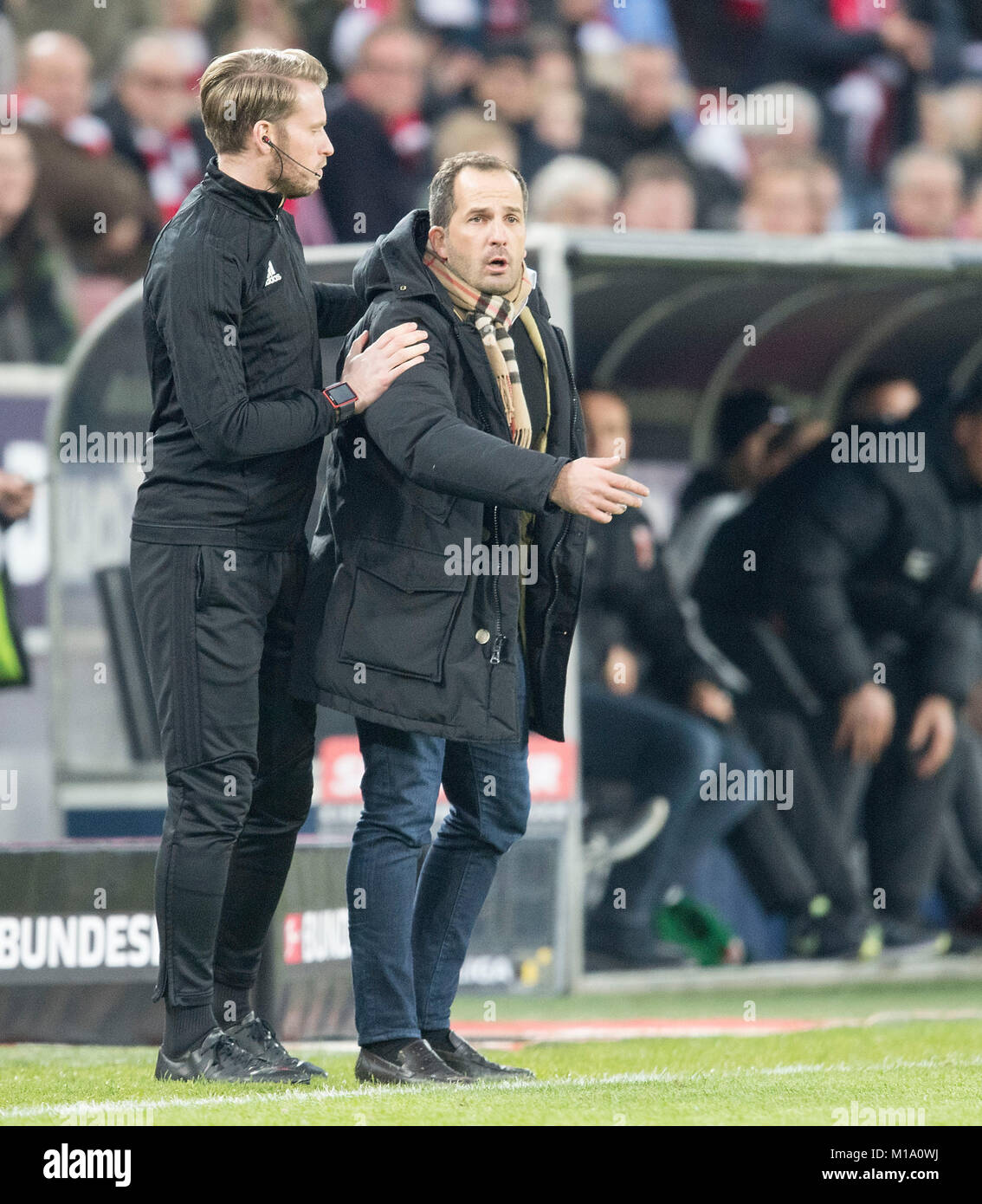 coach Manuel BAUM (A) with dem vierten Offiziellen Sven WASCHITZKI l ...