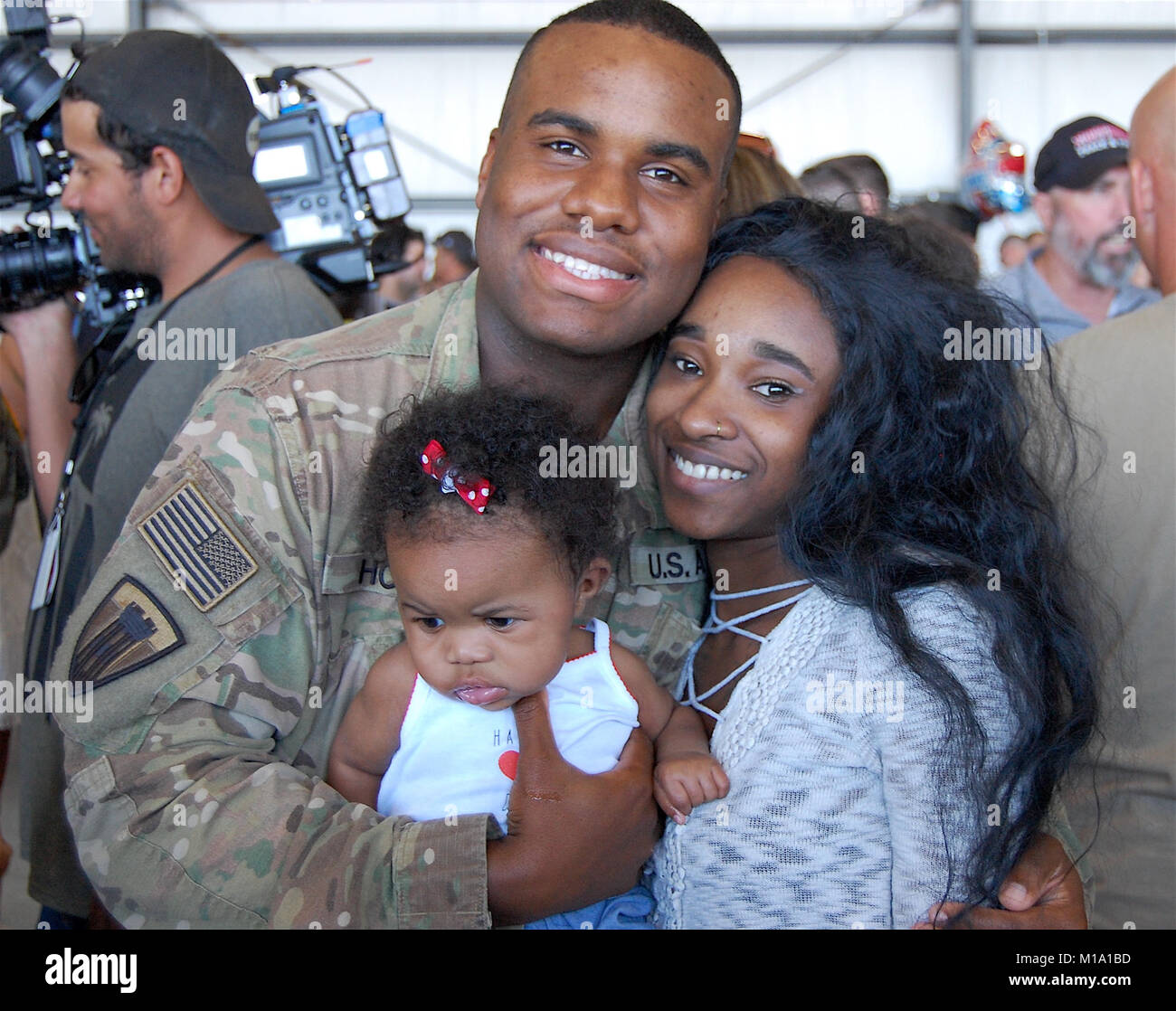About 160 soldiers from the Cal Guard's 649th Engineer Company returned ...