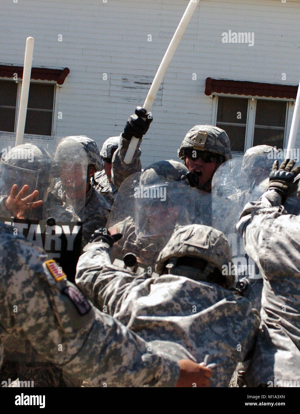 110717-A-0691S-001 Soldiers from the 40th Military Police Company ...