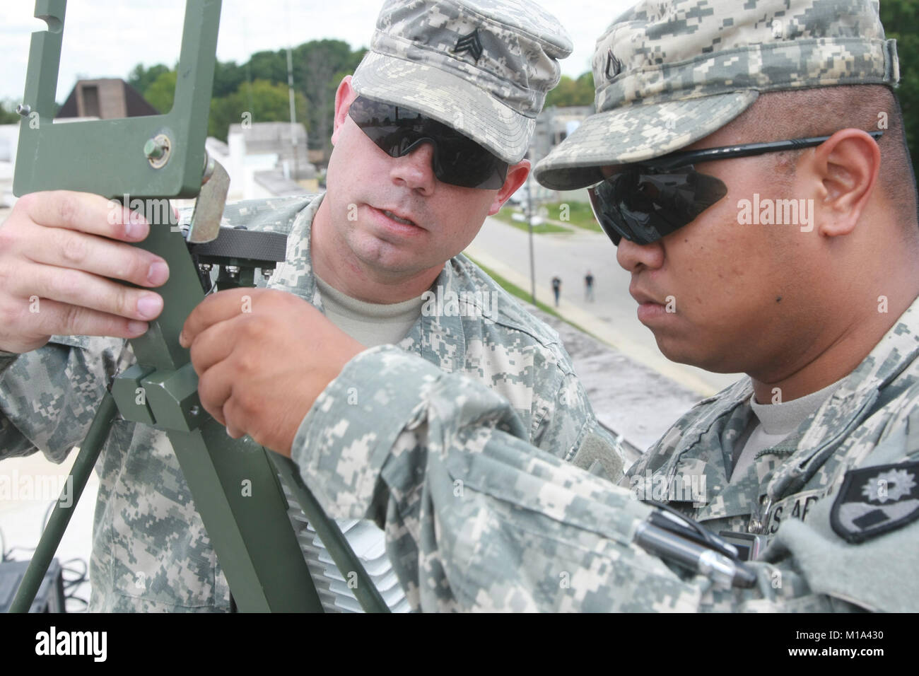 110818-Z-TC840-006 Sergeant Bradley Daeda, left, and Pfc. Rollie ...