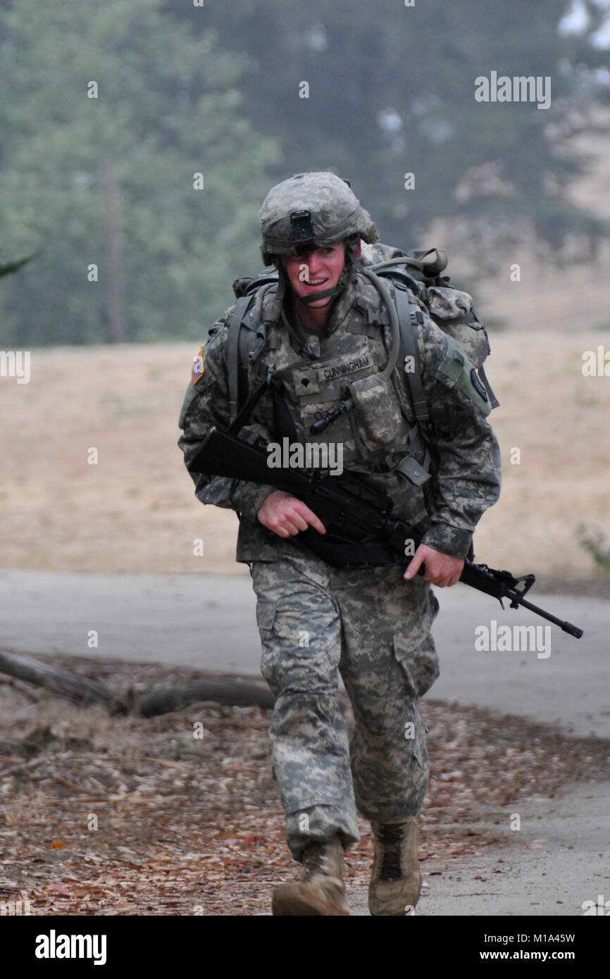 110914-Z-XQ016-008 Spc. John Cunningham of Poway, Calif., a scout with ...