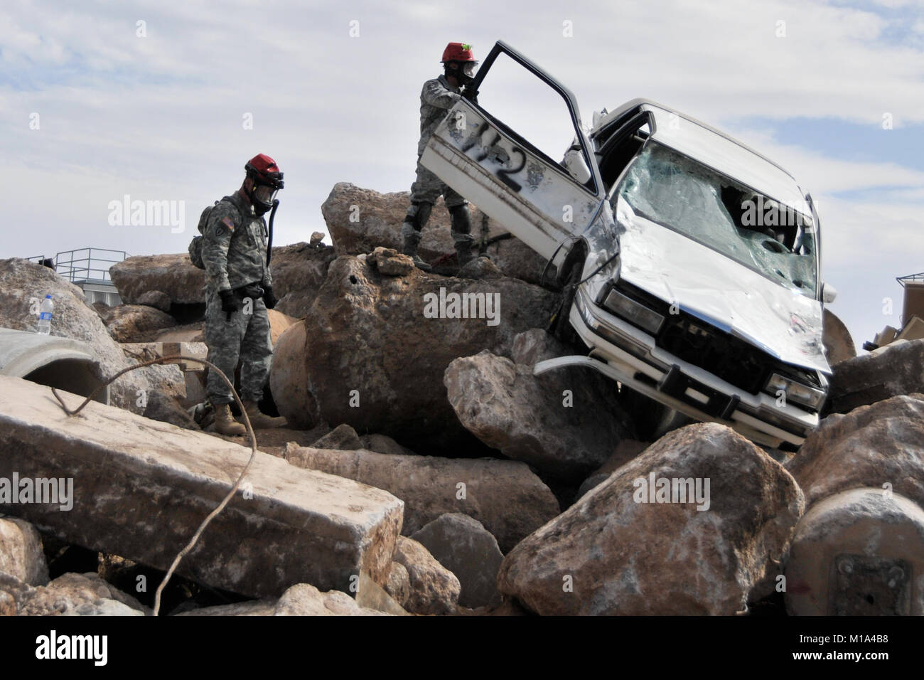111104-Z-XQ016-065 Combat engineers from the Ropes Platoon, 235th ...