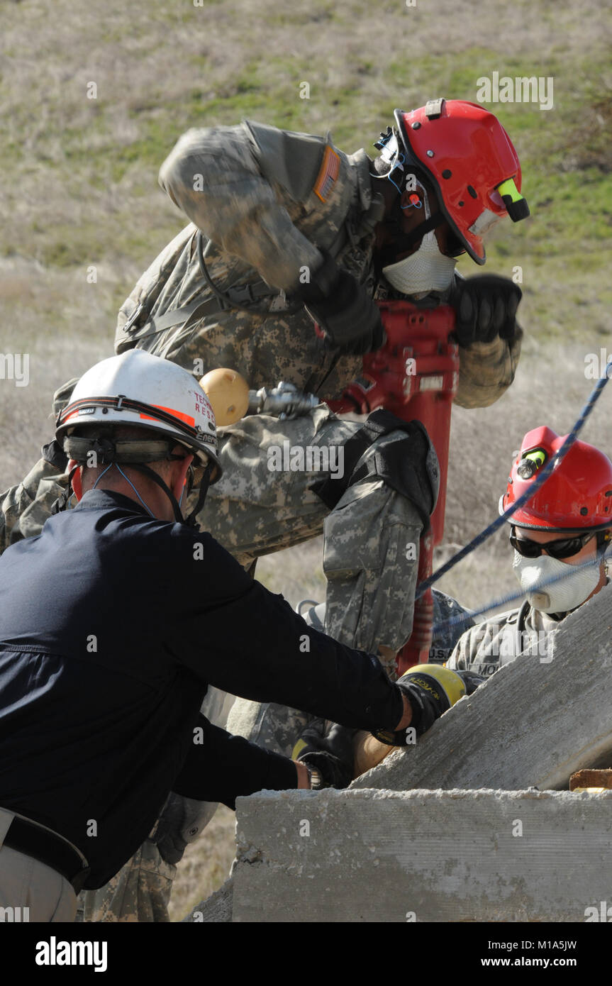 235th military police company hi-res stock photography and images - Alamy