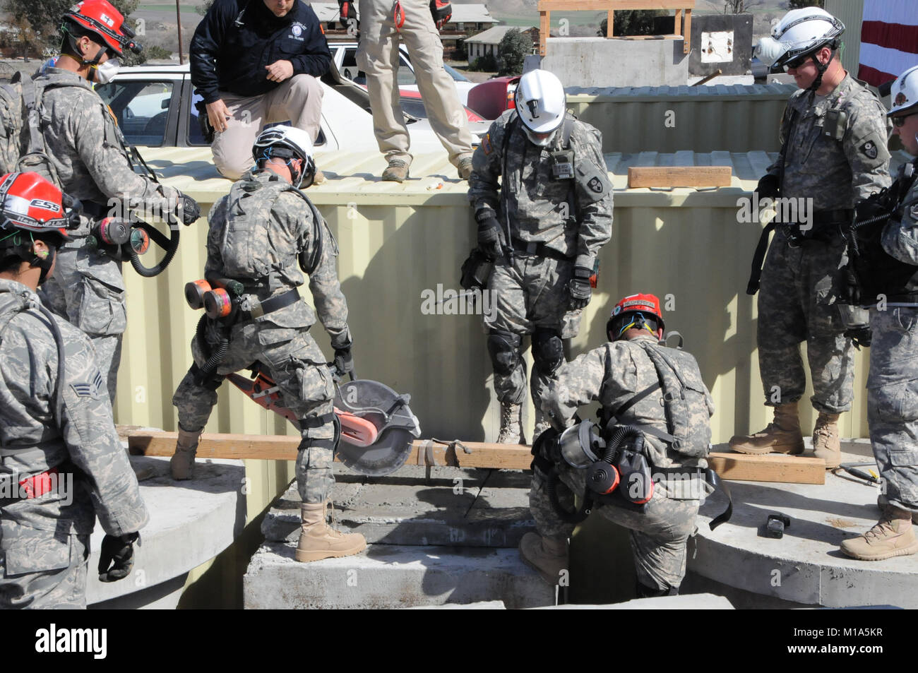 California Army National Guard Soldiers and Airmen from the 270th ...