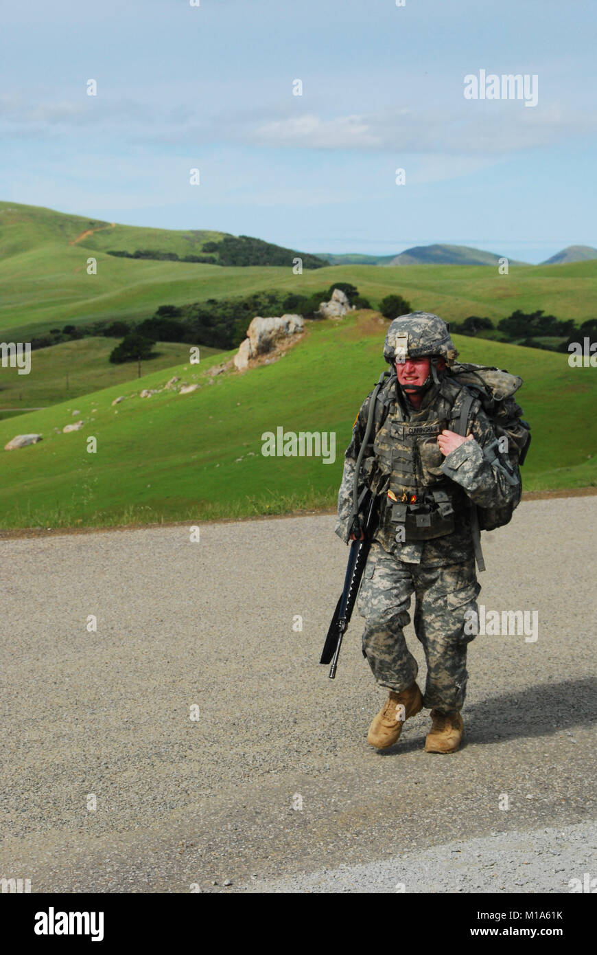 California Army National Guard NCOs and Soldiers complete a six-mile ...