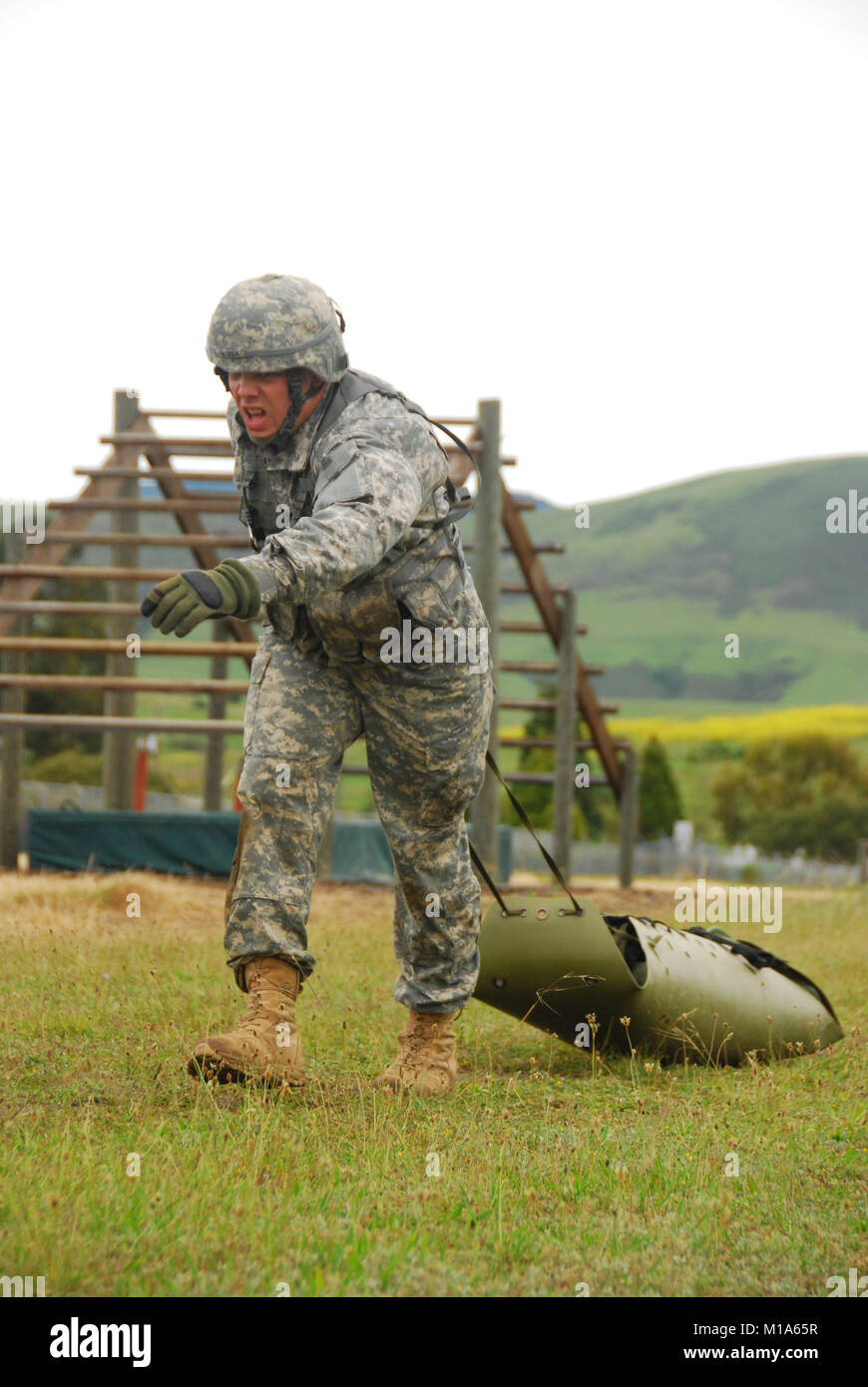 Colorado Army National Guard soldier completes the obstacle course in ...