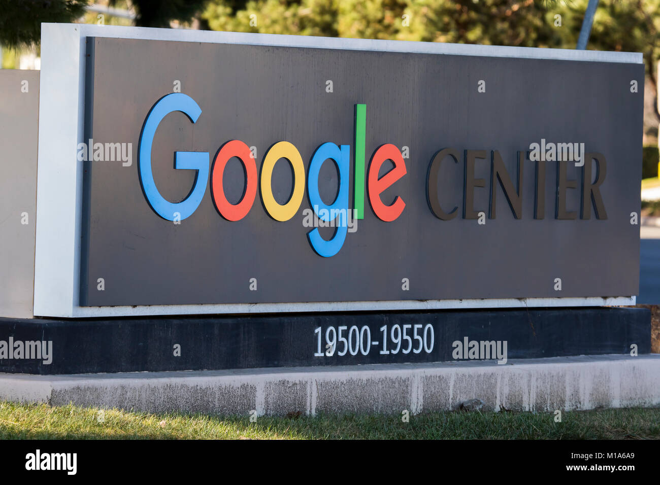 Google center sign hi-res stock photography and images - Alamy