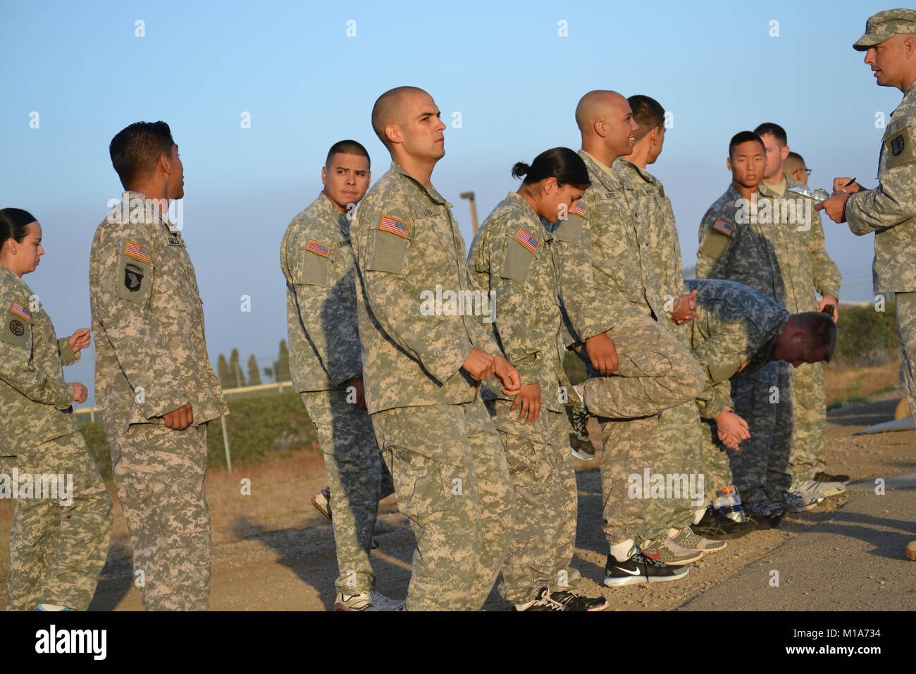 120910-Z-DH635-017 Soldiers prepare to run the 1.5 mile portion of the ...