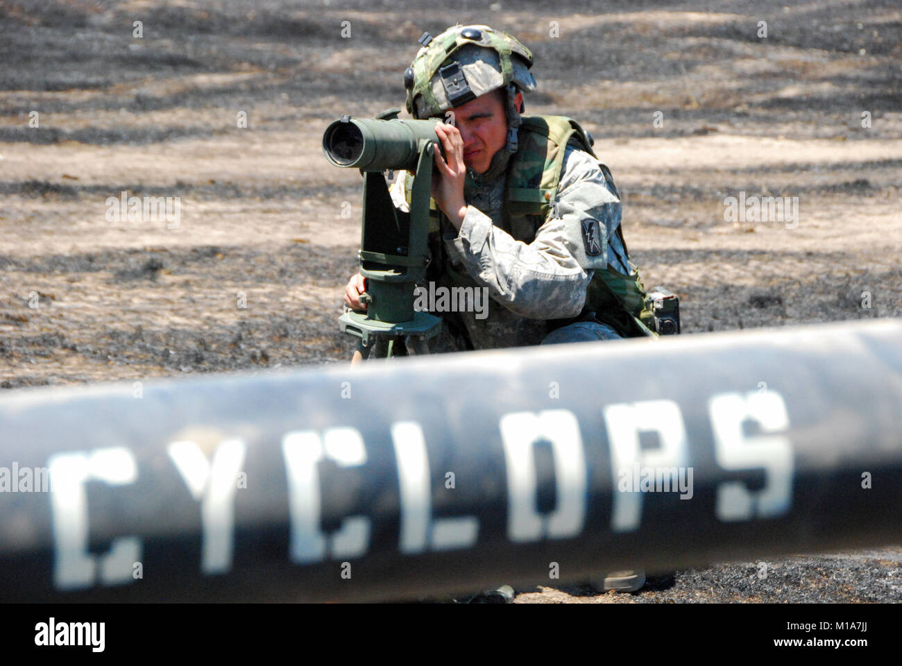 Soldiers from Bravo Battery, 1-143rd Field Artillery Regiment of the ...