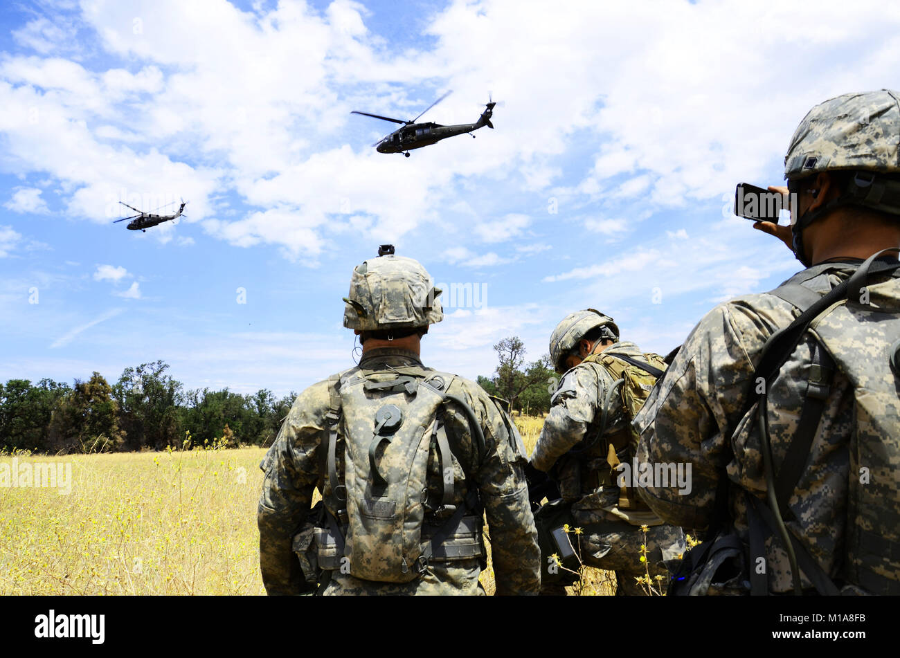 130722-Z-JK353-029 California Army National Guard Soldiers from 1st ...