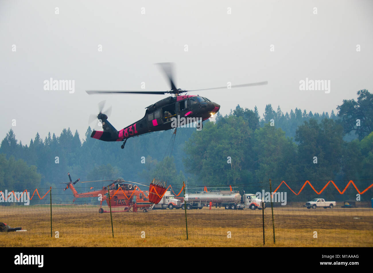 A California Army National Guard UH-60 Black Hawk from 1st Battalion ...