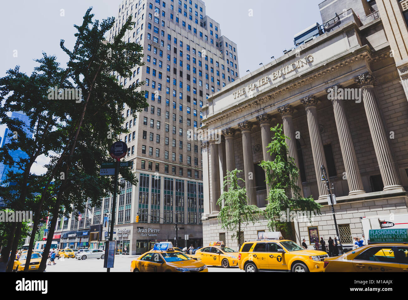 Haier building nyc hi-res stock photography and images - Alamy