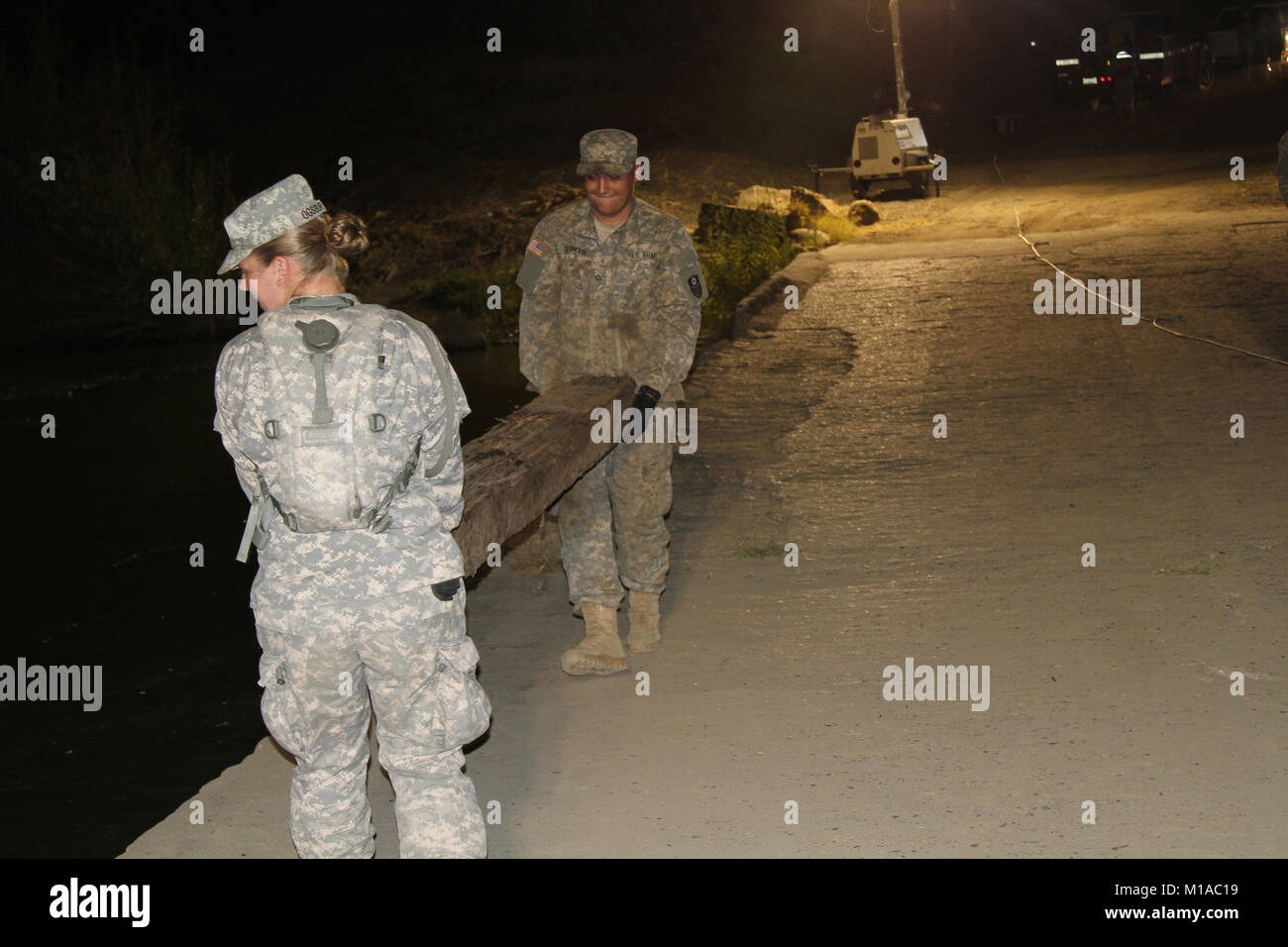 California Army National Guardsmen from the 132nd Multirole Bridge ...