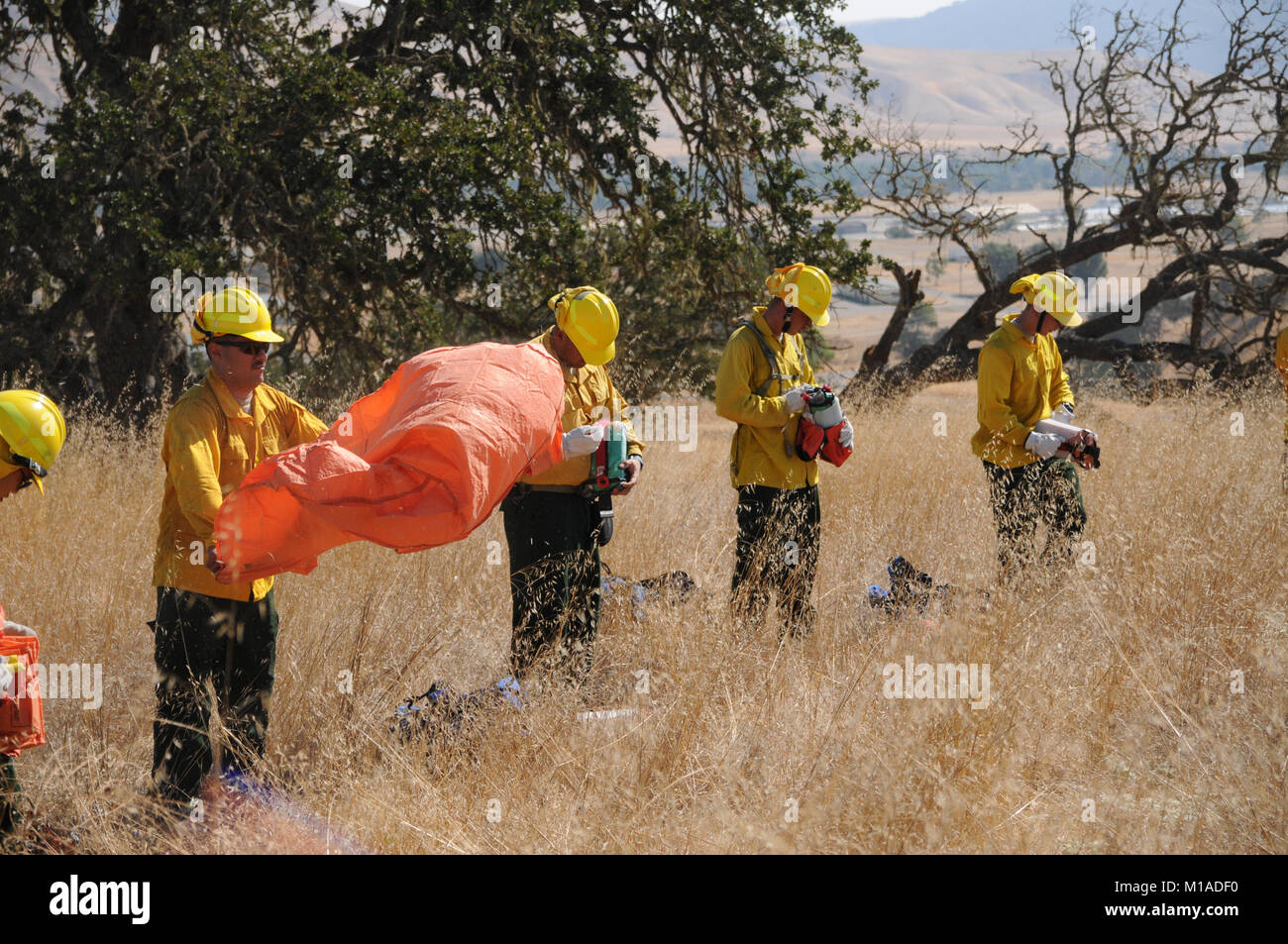 California National Guard Soldiers complete CAL FIRE hand crew training ...