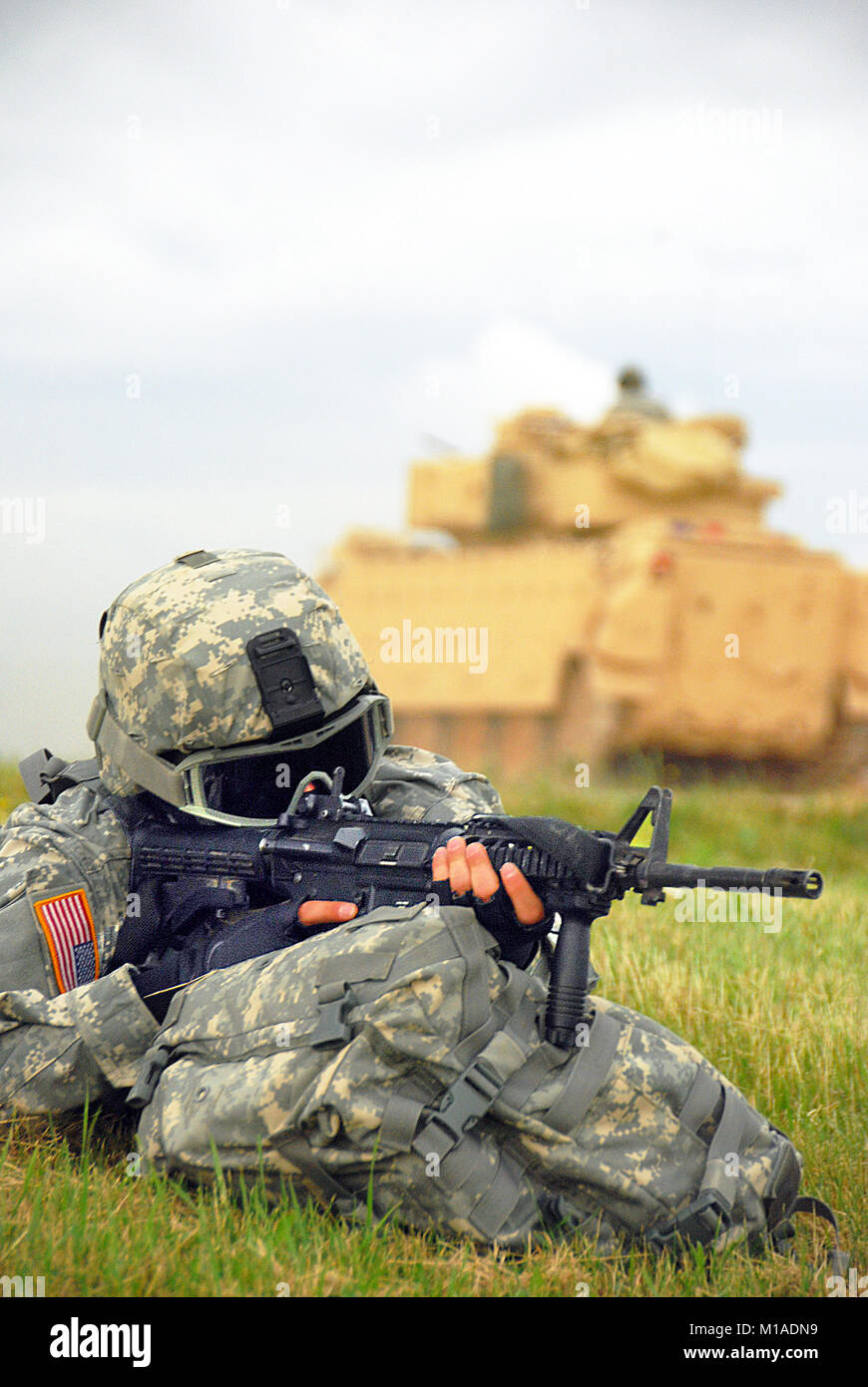 090609-A-9115W-135 After being dropped off by a Bradley Fighting ...