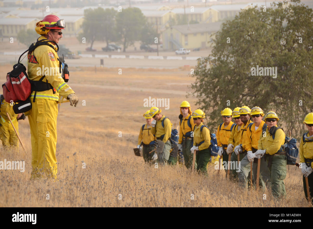 Nearly 400 California Army National Guard Soldiers from the 578th ...