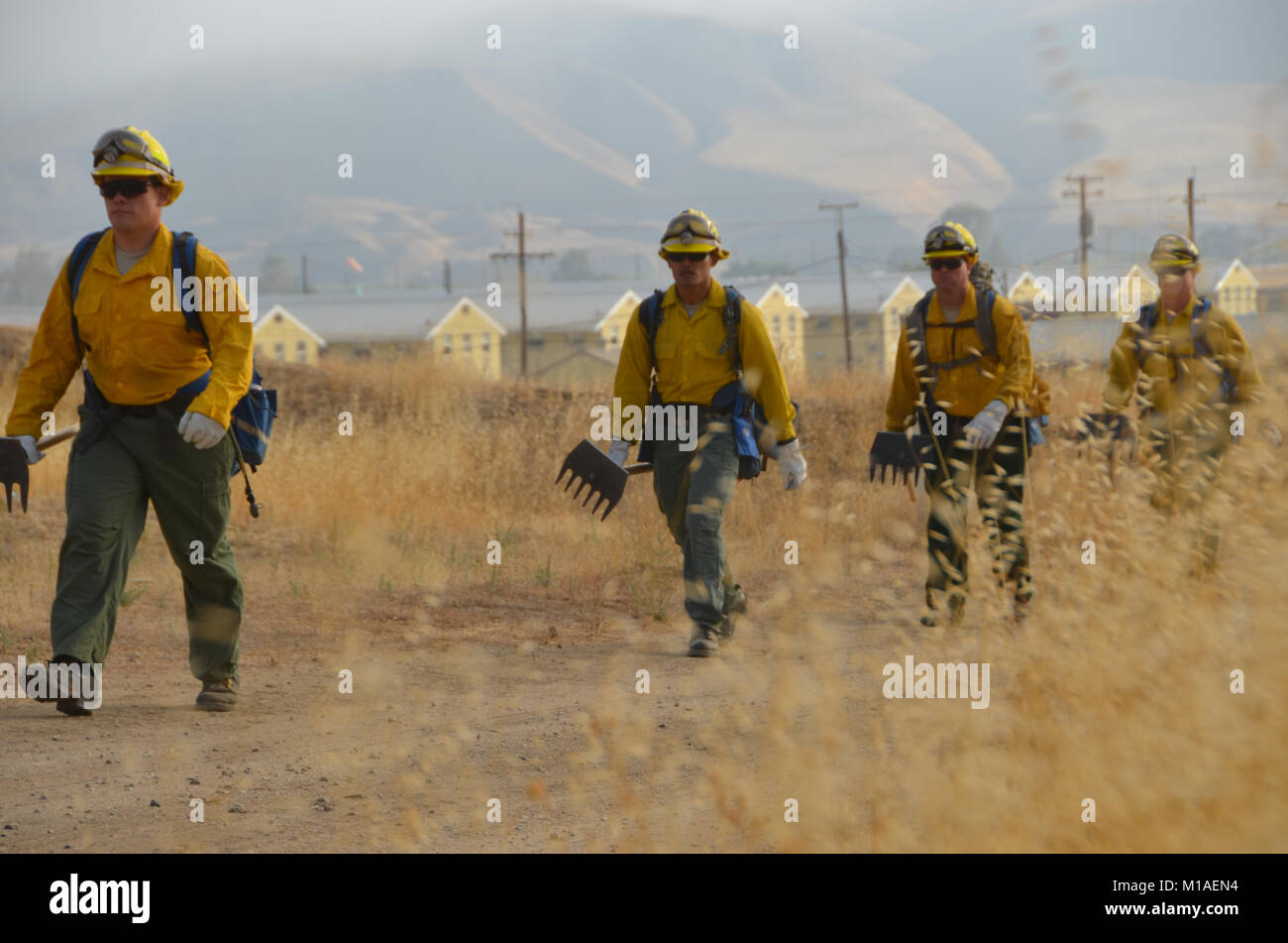 Nearly 400 California Army National Guard Soldiers from the 578th ...