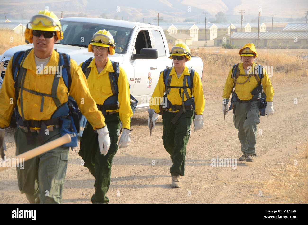 Nearly 400 California Army National Guard Soldiers from the 578th ...