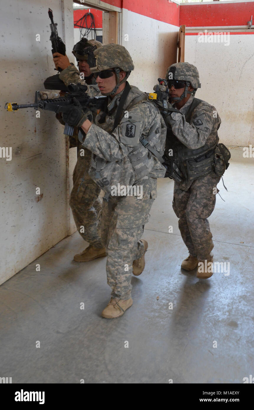 California Army National Guard Soldiers from the 1st Battalion, 184th ...