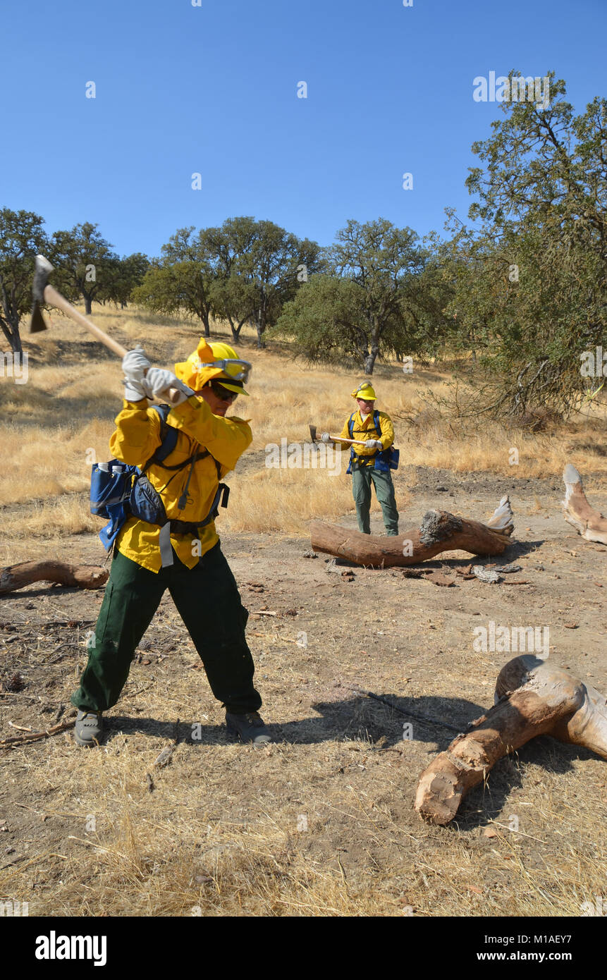 Nearly 400 California Army National Guard Soldiers from the 578th ...