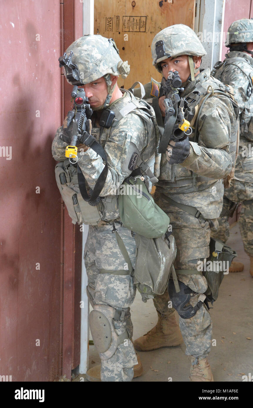 California Army National Guard Soldiers from the 1st Battalion, 184th ...
